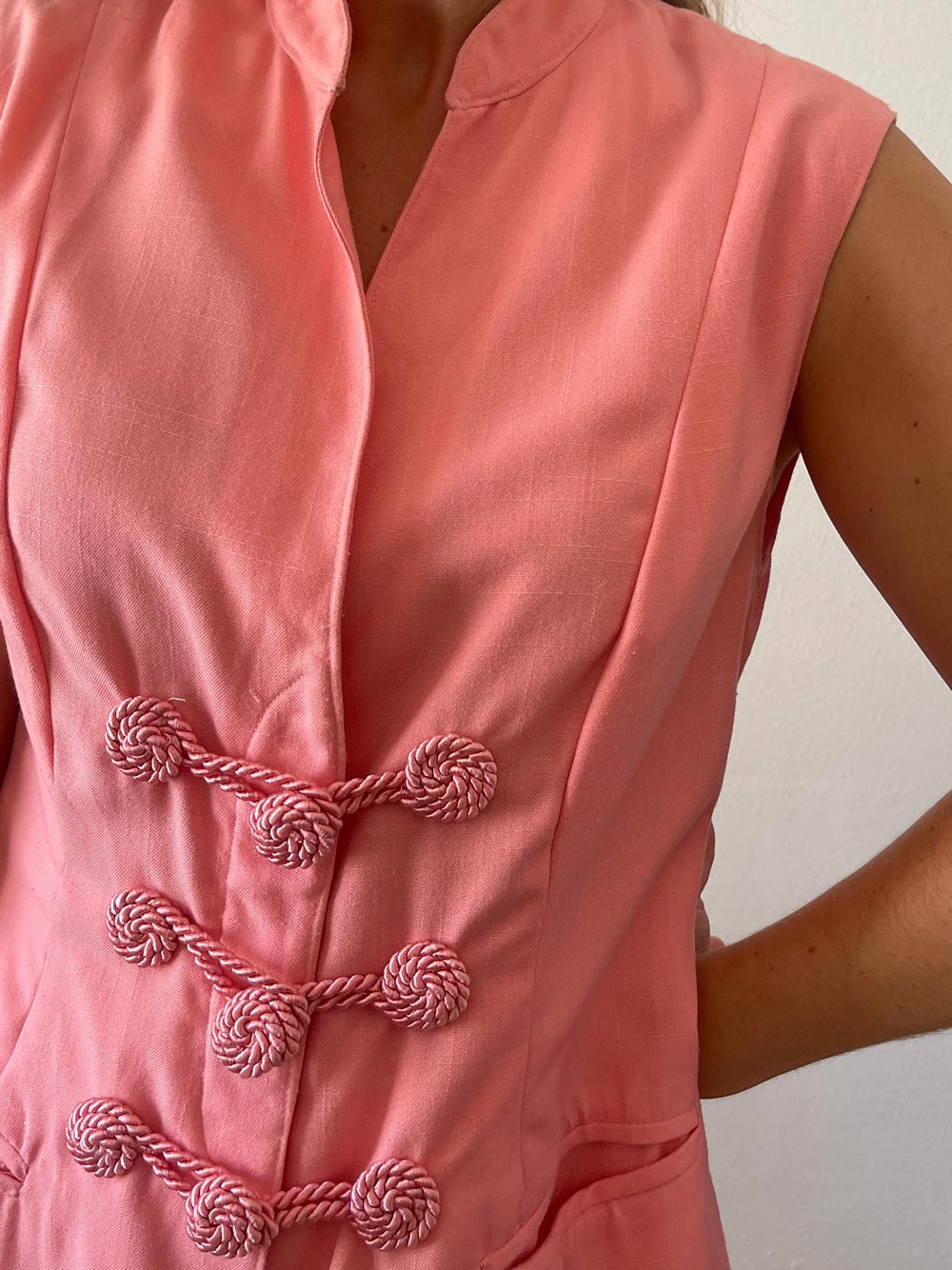 Chaleco rosa alamares | 32 € | Trend Vintage Collection - Ropa de mujer